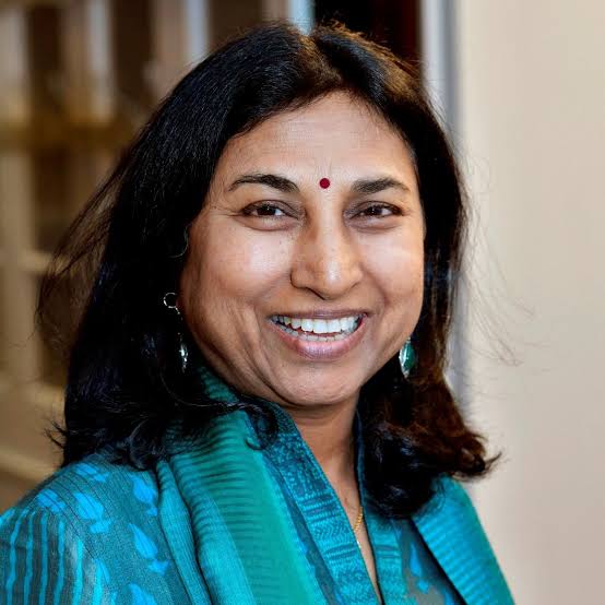 Bina Agarwal, pioniera del femminismo ambientalista